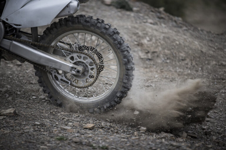 Llantas Cross y Enduro: potencia en el agarre todo terreno