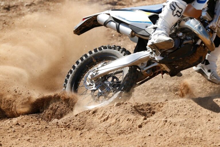 Llantas Cross y Enduro: potencia en el agarre todo terreno